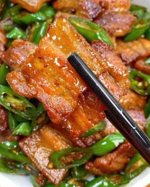 青椒回锅肉怎么做_青椒回锅肉用哪个部位肉-第3张图片-山城妙识 青椒回锅肉怎么做_青椒回锅肉用哪个部位肉-第3张图片-山城妙识