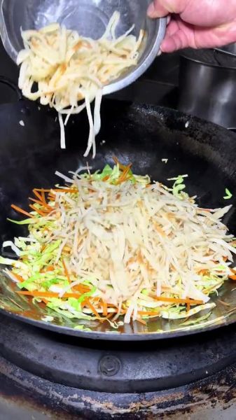 圆白菜焖饼怎么做_圆白菜焖饼的家常做法-第1张图片-山城妙识 圆白菜焖饼怎么做_圆白菜焖饼的家常做法-第1张图片-山城妙识