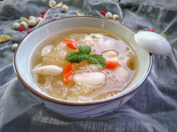 银耳莲子羹热量是多少_减肥能吃吗-第3张图片-山城妙识 银耳莲子羹热量是多少_减肥能吃吗-第3张图片-山城妙识