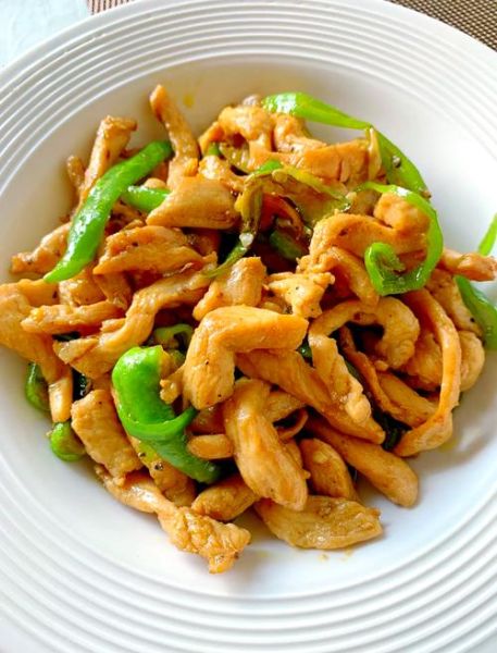 鸡肉怎么炒好吃_鸡胸肉炒嫩不柴的秘诀-第1张图片-山城妙识