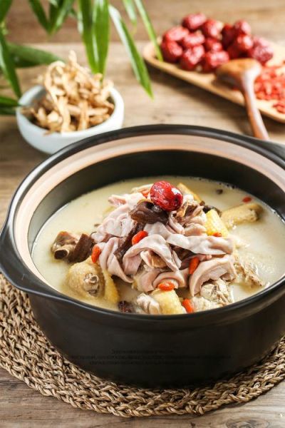 猪肚鸡放什么药材_煲多久最香-第1张图片-山城妙识 猪肚鸡放什么药材_煲多久最香-第1张图片-山城妙识