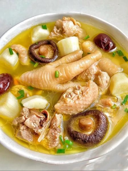 香菇炖鸡汤怎么炖好喝_香菇炖鸡汤做法步骤-第1张图片-山城妙识 香菇炖鸡汤怎么炖好喝_香菇炖鸡汤做法步骤-第1张图片-山城妙识