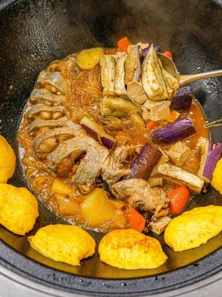 铁锅炖鱼放什么配菜_铁锅炖鱼配菜推荐-第1张图片-山城妙识 铁锅炖鱼放什么配菜_铁锅炖鱼配菜推荐-第1张图片-山城妙识