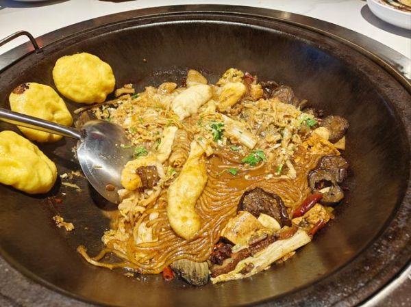 铁锅炖鱼放什么配菜_铁锅炖鱼配菜推荐-第3张图片-山城妙识 铁锅炖鱼放什么配菜_铁锅炖鱼配菜推荐-第3张图片-山城妙识