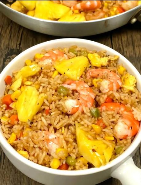 菠萝炒饭需要什么材料_正宗做法食材清单-第3张图片-山城妙识