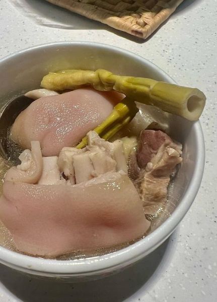 炖肘子用什么配料最正宗_家常做法步骤详解-第1张图片-山城妙识 炖肘子用什么配料最正宗_家常做法步骤详解-第1张图片-山城妙识