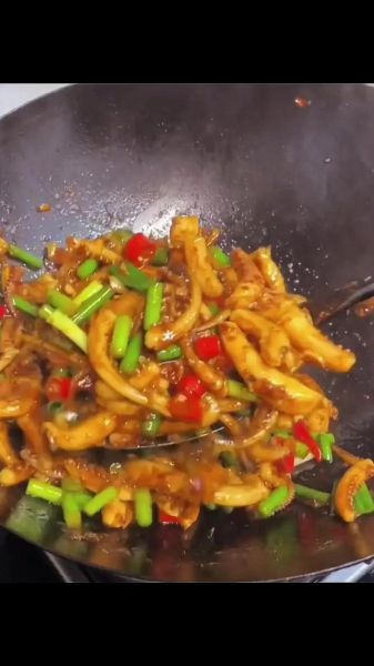 香辣爆炒鱿鱼怎么做_家常爆炒鱿鱼做法-第1张图片-山城妙识 香辣爆炒鱿鱼怎么做_家常爆炒鱿鱼做法-第1张图片-山城妙识