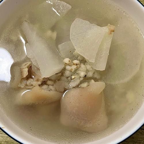 萝卜猪脚汤怎么做_萝卜猪脚汤的功效与禁忌-第2张图片-山城妙识 萝卜猪脚汤怎么做_萝卜猪脚汤的功效与禁忌-第2张图片-山城妙识