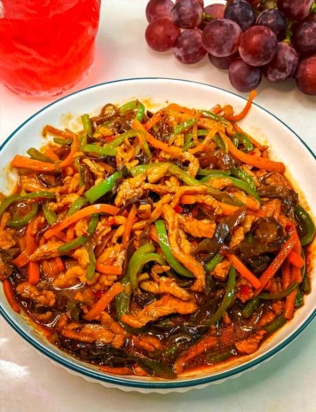 鱼香肉丝怎么做才正宗_正宗鱼香肉丝的调料比例-第1张图片-山城妙识