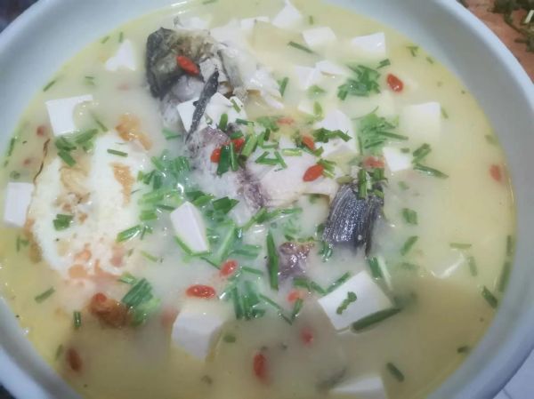 鲫鱼汤怎么炖才白_鲫鱼汤的做法家常-第1张图片-山城妙识 鲫鱼汤怎么炖才白_鲫鱼汤的做法家常-第1张图片-山城妙识