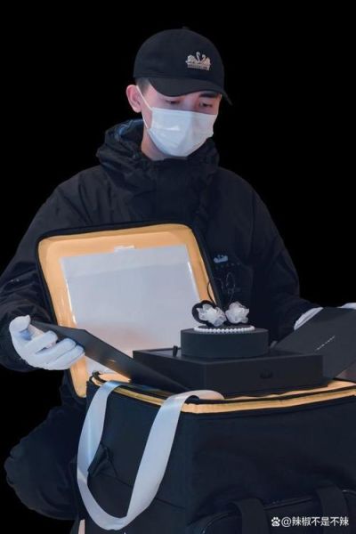 黑天鹅蛋糕外卖小哥怎么送_黑天鹅蛋糕外卖配送流程-第3张图片-山城妙识