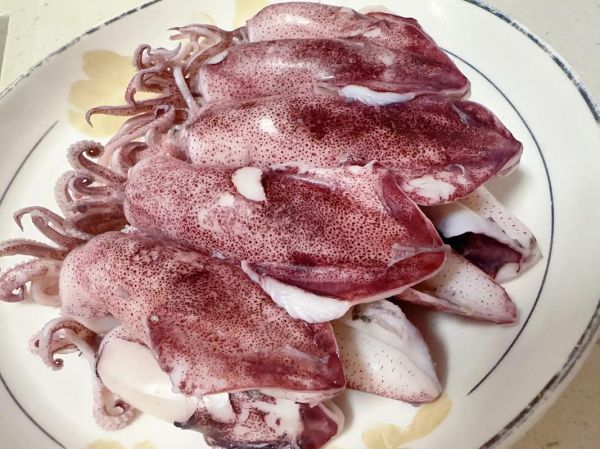 红烧小鱿鱼怎么做_红烧小鱿鱼的家常做法-第1张图片-山城妙识