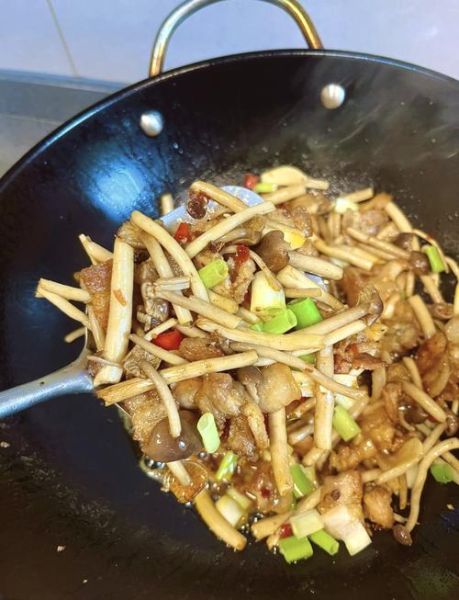 茶树菇五花肉怎么做_茶树菇炒五花肉的家常做法-第2张图片-山城妙识 茶树菇五花肉怎么做_茶树菇炒五花肉的家常做法-第2张图片-山城妙识