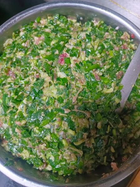 韭菜肉馅饺子怎么调馅_韭菜饺子馅怎么调才不出水-第2张图片-山城妙识 韭菜肉馅饺子怎么调馅_韭菜饺子馅怎么调才不出水-第2张图片-山城妙识