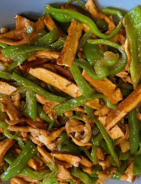 青椒香干炒肉怎么做_青椒香干炒肉热量高吗-第2张图片-山城妙识