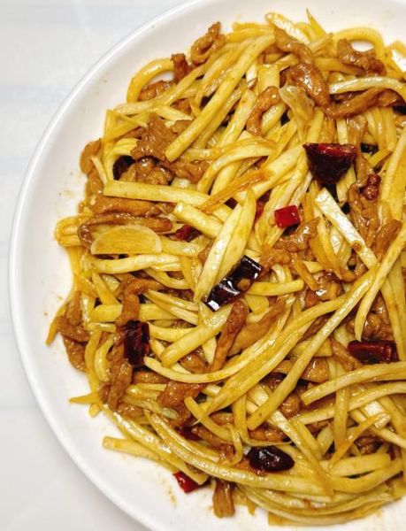 高笋炒肉怎么做_高笋炒肉先炒哪个-第2张图片-山城妙识 高笋炒肉怎么做_高笋炒肉先炒哪个-第2张图片-山城妙识