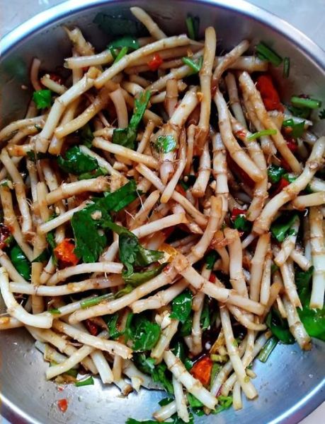 鱼腥草凉拌菜怎么做_鱼腥草凉拌要不要焯水-第1张图片-山城妙识 鱼腥草凉拌菜怎么做_鱼腥草凉拌要不要焯水-第1张图片-山城妙识