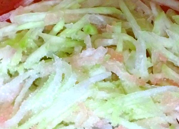 西瓜皮饺子馅怎么做_西瓜皮饺子馅好吃吗-第2张图片-山城妙识 西瓜皮饺子馅怎么做_西瓜皮饺子馅好吃吗-第2张图片-山城妙识