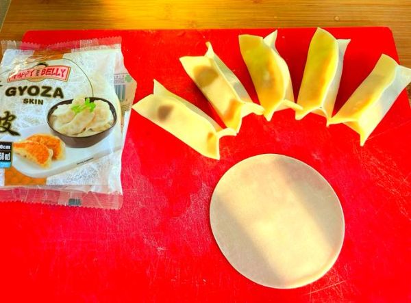 锅贴饺子皮怎么做_为什么锅贴皮要擀得薄-第3张图片-山城妙识 锅贴饺子皮怎么做_为什么锅贴皮要擀得薄-第3张图片-山城妙识