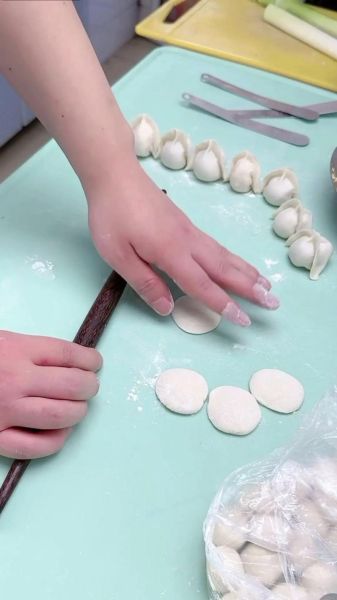 锅贴饺子皮怎么做_为什么锅贴皮要擀得薄-第1张图片-山城妙识 锅贴饺子皮怎么做_为什么锅贴皮要擀得薄-第1张图片-山城妙识