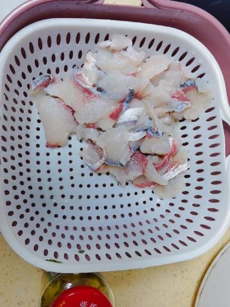 酸菜鱼鱼片怎么做滑嫩_鱼片不碎的秘诀-第2张图片-山城妙识 酸菜鱼鱼片怎么做滑嫩_鱼片不碎的秘诀-第2张图片-山城妙识