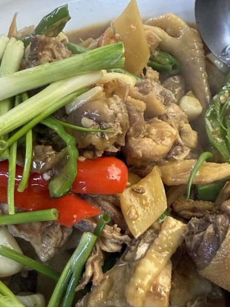 鸡肉和什么一起炖最有营养_鸡肉最佳搭配蔬菜有哪些-第1张图片-山城妙识 鸡肉和什么一起炖最有营养_鸡肉最佳搭配蔬菜有哪些-第1张图片-山城妙识