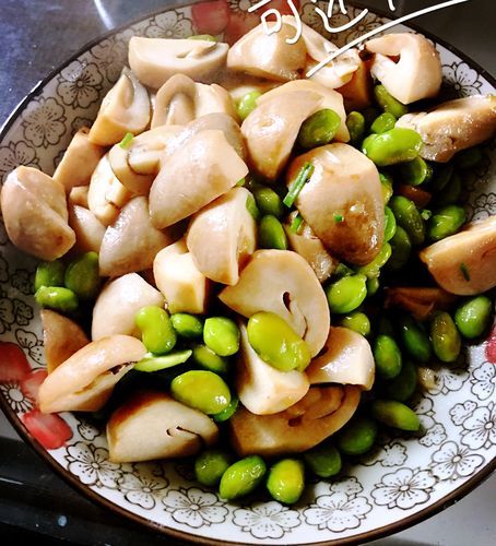 草菇炒毛豆怎么做_草菇炒毛豆的营养价值-第1张图片-山城妙识 草菇炒毛豆怎么做_草菇炒毛豆的营养价值-第1张图片-山城妙识