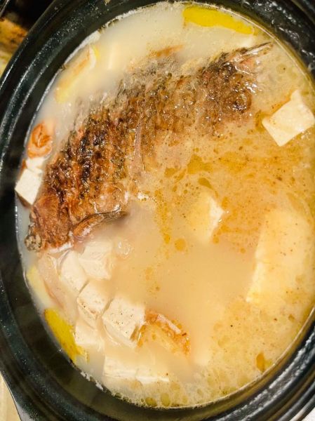 鲫鱼豆腐汤怎么炖不腥_鲫鱼豆腐汤做法大全-第1张图片-山城妙识 鲫鱼豆腐汤怎么炖不腥_鲫鱼豆腐汤做法大全-第1张图片-山城妙识