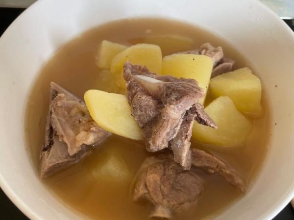 土豆排骨汤怎么炖最好喝_家常做法-第1张图片-山城妙识 土豆排骨汤怎么炖最好喝_家常做法-第1张图片-山城妙识