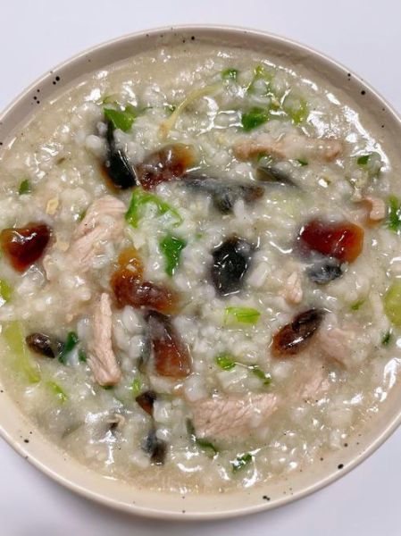 皮蛋瘦肉粥的功效与禁忌_什么人不能喝-第1张图片-山城妙识