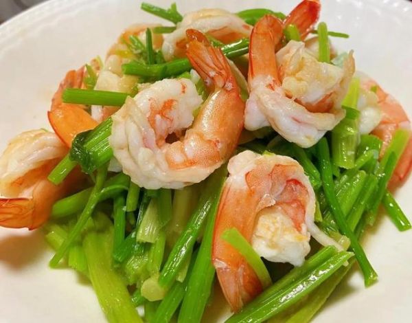 芹菜炒虾仁怎么炒好吃又嫩_虾仁不老的秘诀-第1张图片-山城妙识 芹菜炒虾仁怎么炒好吃又嫩_虾仁不老的秘诀-第1张图片-山城妙识