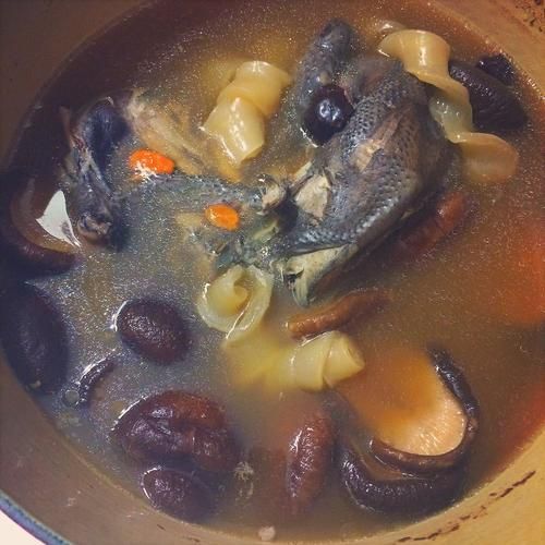 香菇乌骨鸡汤怎么炖好喝_乌骨鸡汤炖多久最佳-第1张图片-山城妙识 香菇乌骨鸡汤怎么炖好喝_乌骨鸡汤炖多久最佳-第1张图片-山城妙识