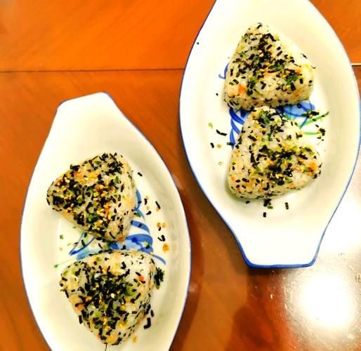 日本饭团正宗做法_三角饭团怎么捏-第1张图片-山城妙识