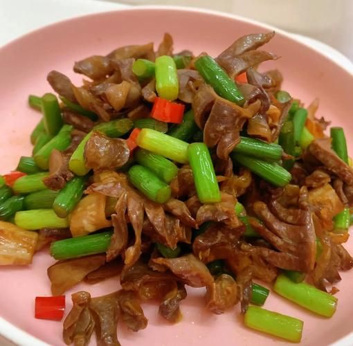 鸡胗炒蒜薹怎么炒才嫩_鸡胗炒蒜薹用焯水吗-第1张图片-山城妙识 鸡胗炒蒜薹怎么炒才嫩_鸡胗炒蒜薹用焯水吗-第1张图片-山城妙识