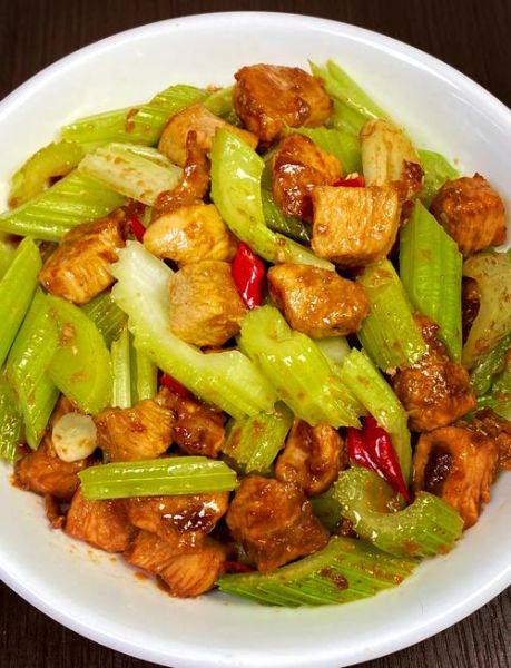 芹菜炒肉怎么炒才好吃_芹菜炒肉家常做法-第1张图片-山城妙识 芹菜炒肉怎么炒才好吃_芹菜炒肉家常做法-第1张图片-山城妙识