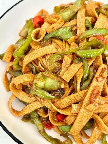 尖椒炒豆皮怎么做_尖椒炒豆皮的家常做法-第3张图片-山城妙识