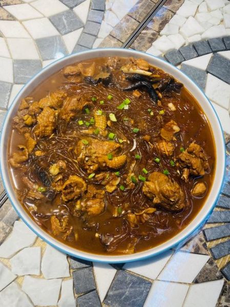 小鸡炖蘑菇粉条怎么做_东北小鸡炖蘑菇粉条正宗做法-第1张图片-山城妙识 小鸡炖蘑菇粉条怎么做_东北小鸡炖蘑菇粉条正宗做法-第1张图片-山城妙识