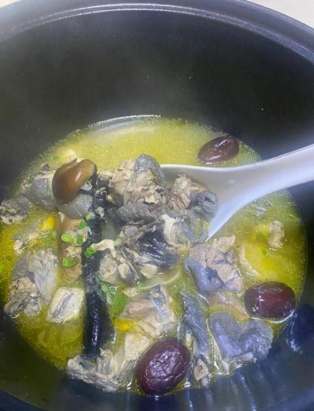 乌鸡怎么炖最补_乌鸡煲汤的正确做法-第1张图片-山城妙识