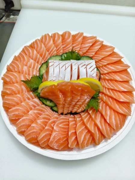 三文鱼刺身怎么切_三文鱼刺身怎么保存-第1张图片-山城妙识