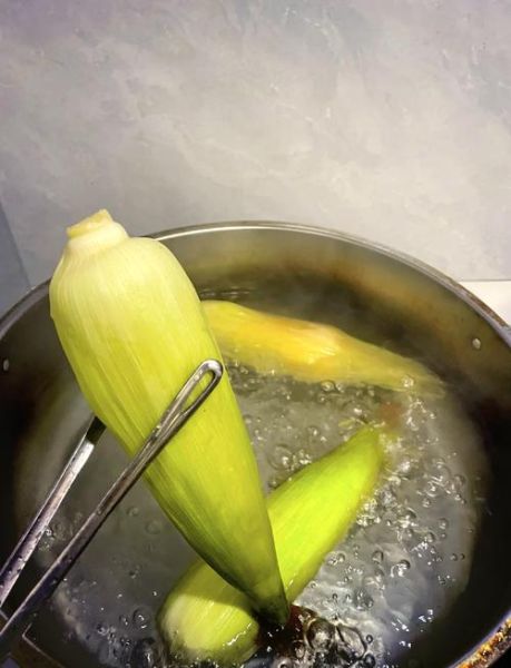 煮玉米放糖还是放盐_哪个更好吃-第1张图片-山城妙识 煮玉米放糖还是放盐_哪个更好吃-第1张图片-山城妙识