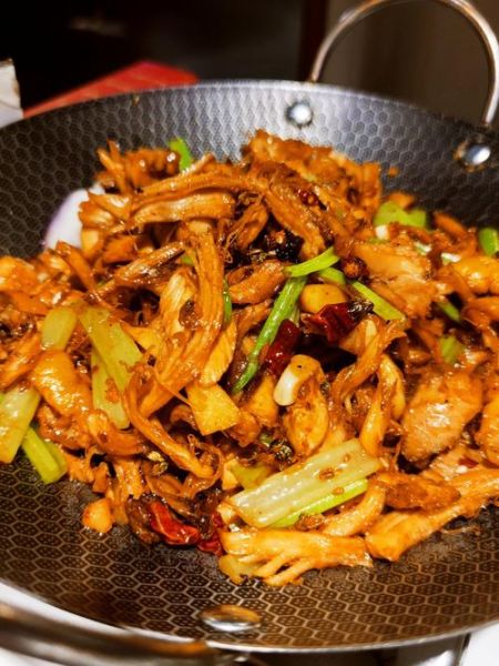 干锅手撕鸡怎么做_干锅手撕鸡正宗做法-第1张图片-山城妙识 干锅手撕鸡怎么做_干锅手撕鸡正宗做法-第1张图片-山城妙识