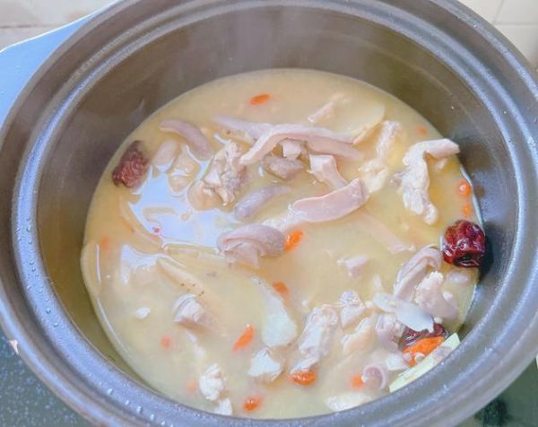 猪肚鸡怎么炖成奶白色_奶白猪肚鸡的做法窍门-第1张图片-山城妙识 猪肚鸡怎么炖成奶白色_奶白猪肚鸡的做法窍门-第1张图片-山城妙识