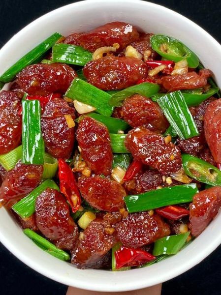 腊肠炒什么菜好吃_腊肠和什么炒好吃-第1张图片-山城妙识
