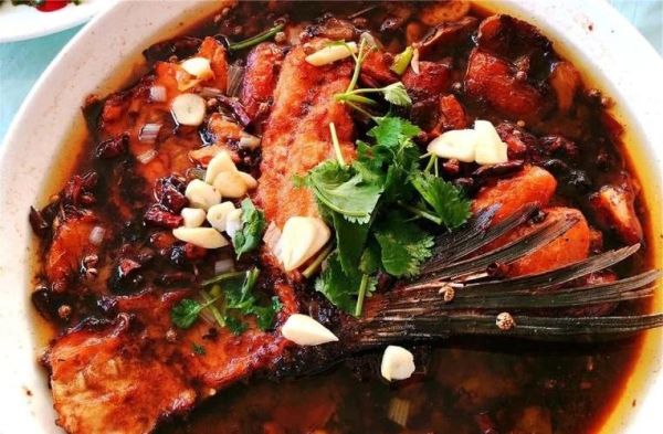 侉炖鱼用鲤鱼怎么做_正宗做法步骤详解-第2张图片-山城妙识