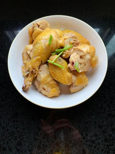 家常清蒸鸡肉怎么做_清蒸鸡肉蒸多久才嫩-第2张图片-山城妙识