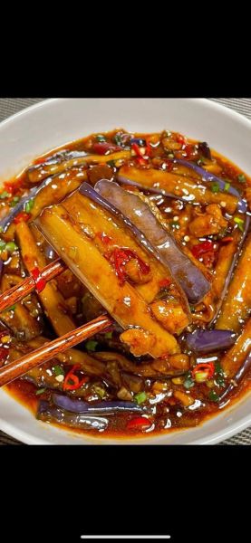 红烧茄子怎么做不吸油_家常做法步骤图解-第1张图片-山城妙识