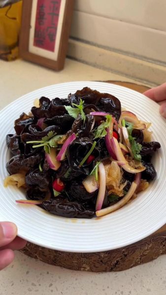 木耳凉拌菜怎么做_木耳凉拌菜需要焯水吗-第1张图片-山城妙识