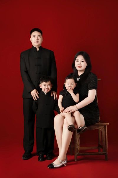 一家4口全家福怎么摆姿势_全家福拍照姿势大全-第2张图片-山城妙识