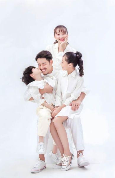 一家4口全家福怎么摆姿势_全家福拍照姿势大全-第1张图片-山城妙识