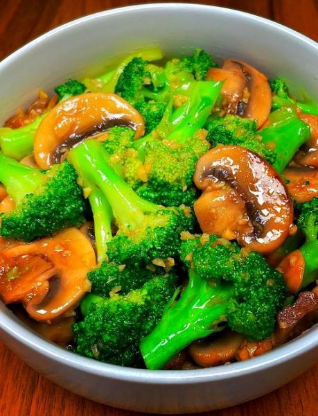 香菇炒西兰花怎么做_香菇炒西兰花用焯水吗-第2张图片-山城妙识 香菇炒西兰花怎么做_香菇炒西兰花用焯水吗-第2张图片-山城妙识